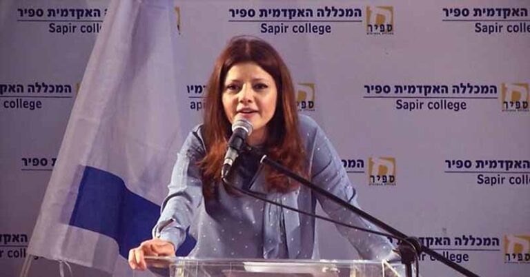 TOP 10 WORLD’S MOST BEAUTIFUL FEMALE POLITICIANS IN 2022 - Fakoa