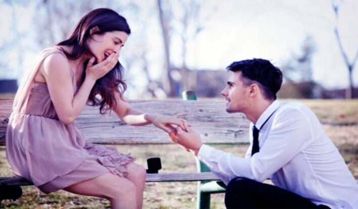 Top 10 Best Ways to Propose a Girl on Valentine Day 2023 - Fakoa